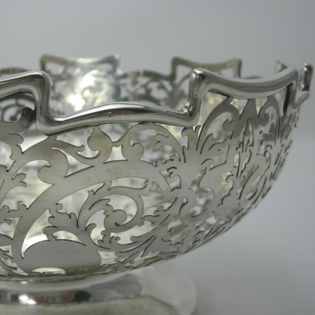Attractive Large Silver Bowl with a Monteith Style Rim (1924)