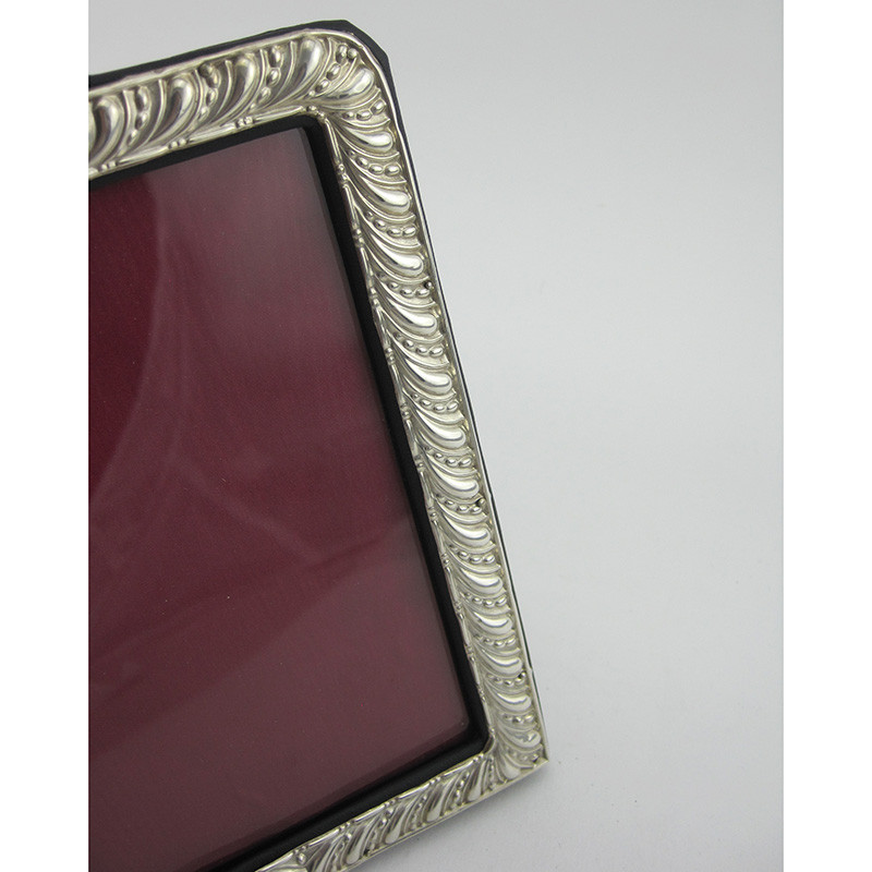 Late Victorian Silver Photo Frame with Gadroon Border (1901)