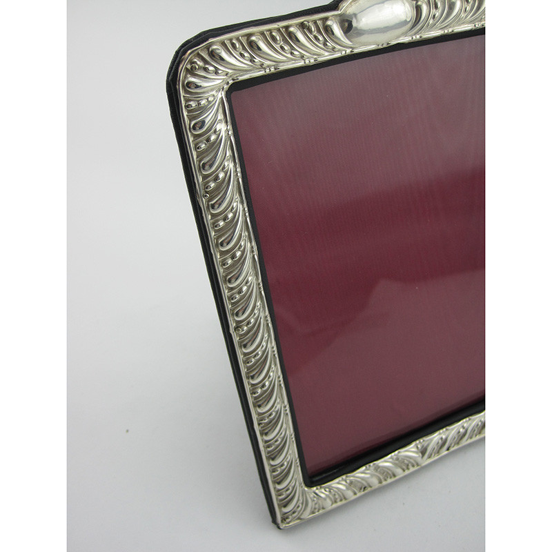 Late Victorian Silver Photo Frame with Gadroon Border (1901)