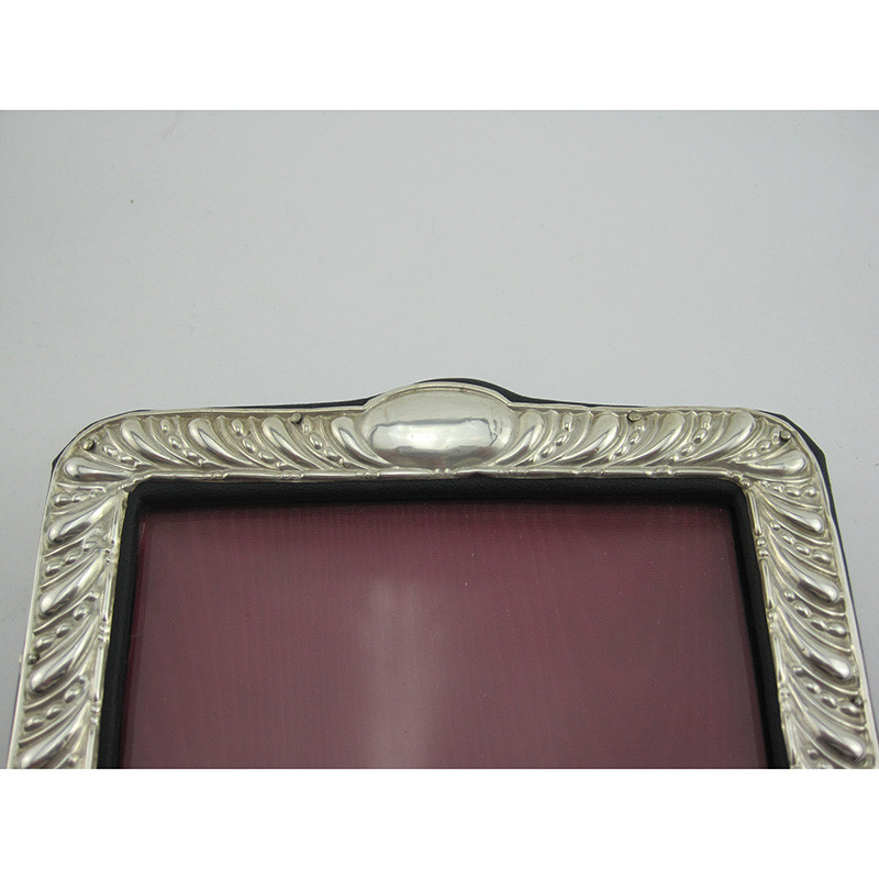 Late Victorian Silver Photo Frame with Gadroon Border (1901)