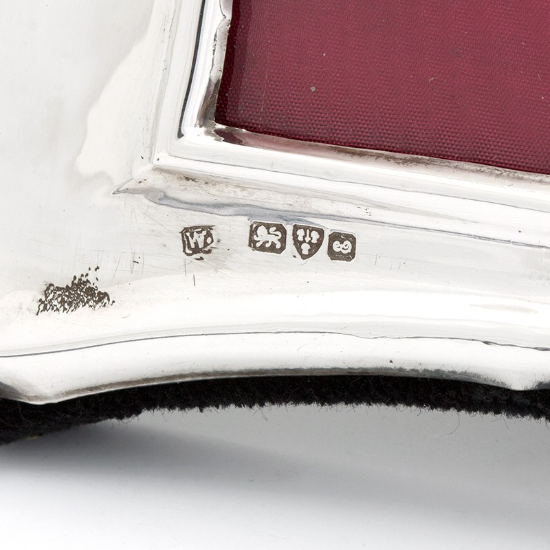 Edwardian Silver Frame with a Plain Shaped and Curved Border (1900)