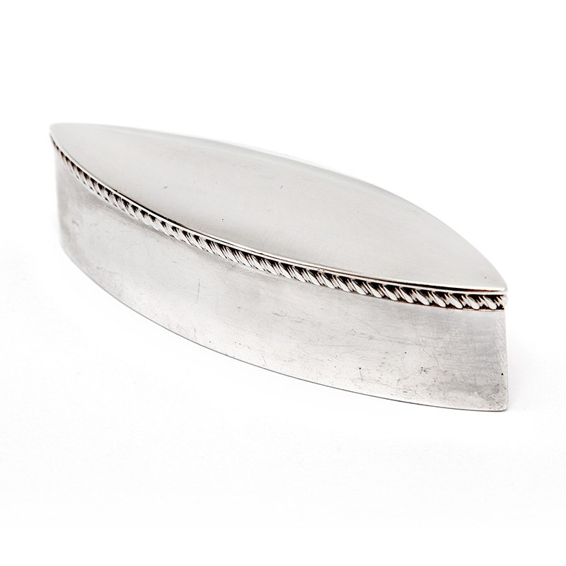Oval Silver Trinket or Jewellery Box with a Hinged Lid and Gadroon Border